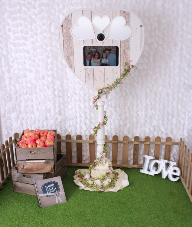 Selfie Heart Photo Booth Gallery | TC Photo Booth - Photobooth, Selfie ...